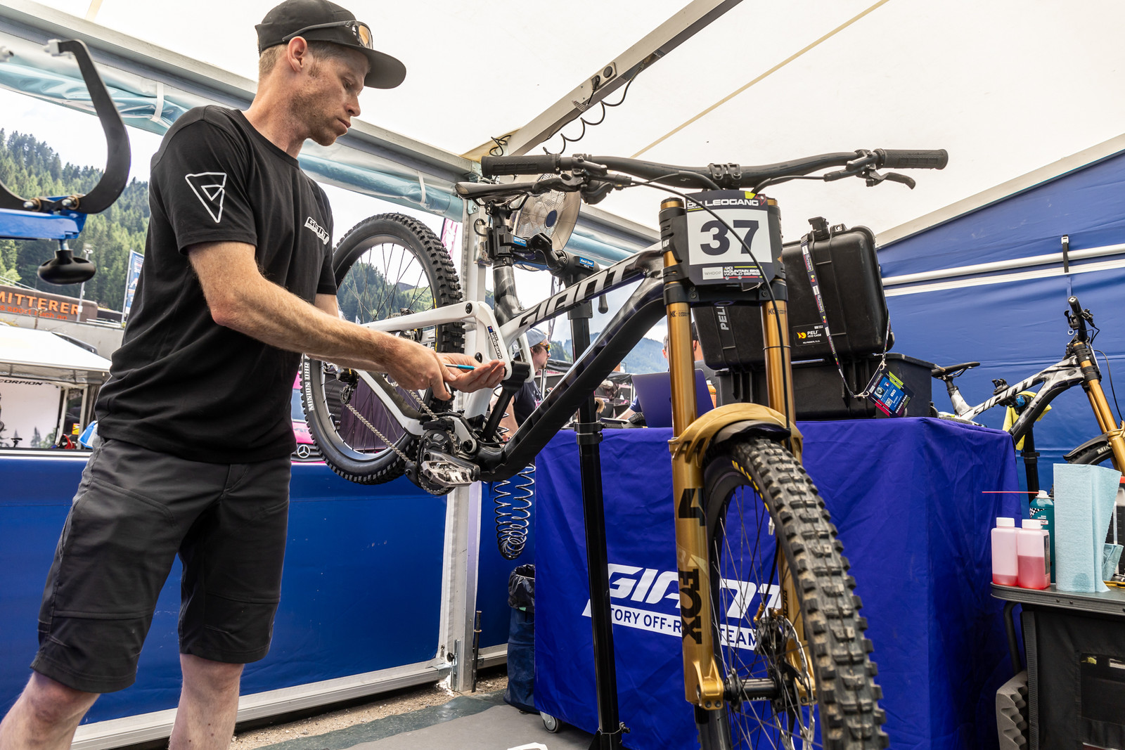 Giant pits, #USDH's own Brad Blackwell with Luke Meier-Smith's Glory ...