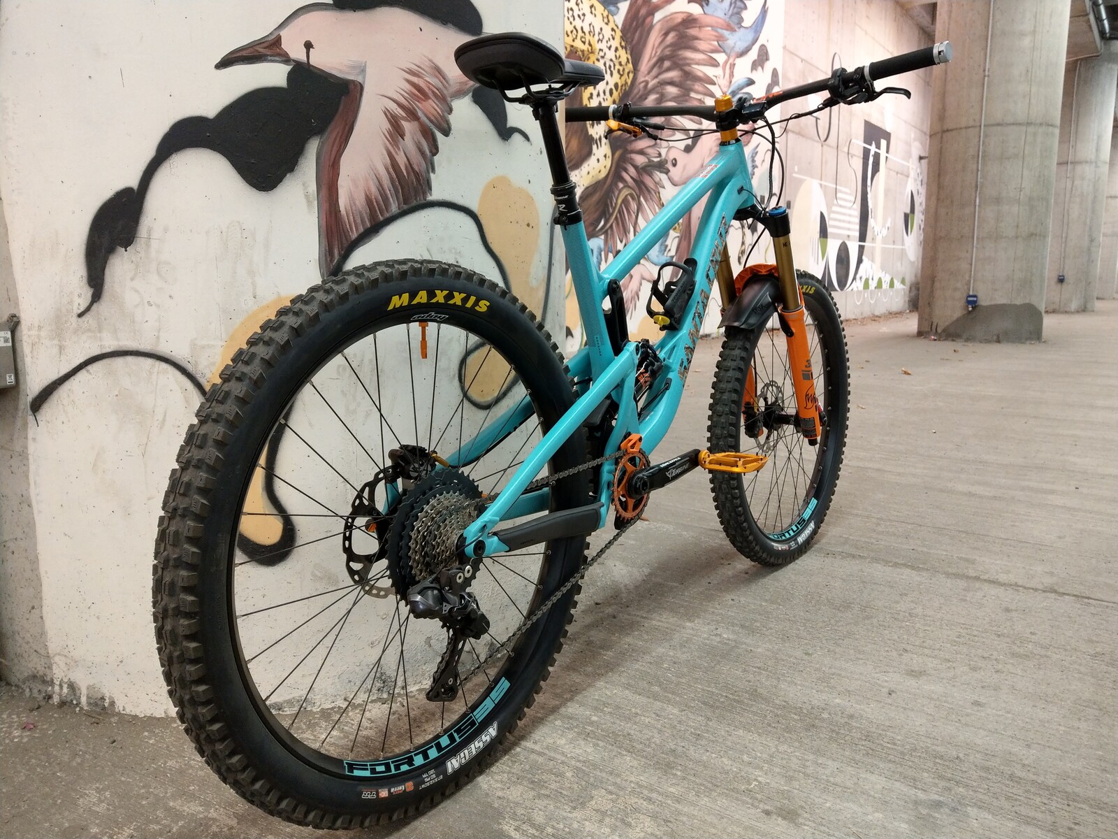 Santa Cruz Bronson V3 AL Custom Build - CaliniC's Bike Check - Vital MTB