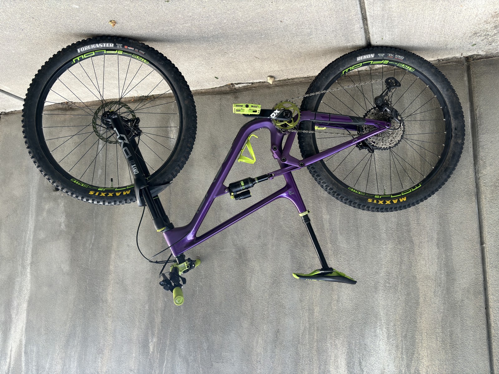 Revel Rascal "The Night Owl" - eicca's Bike Check - Vital MTB