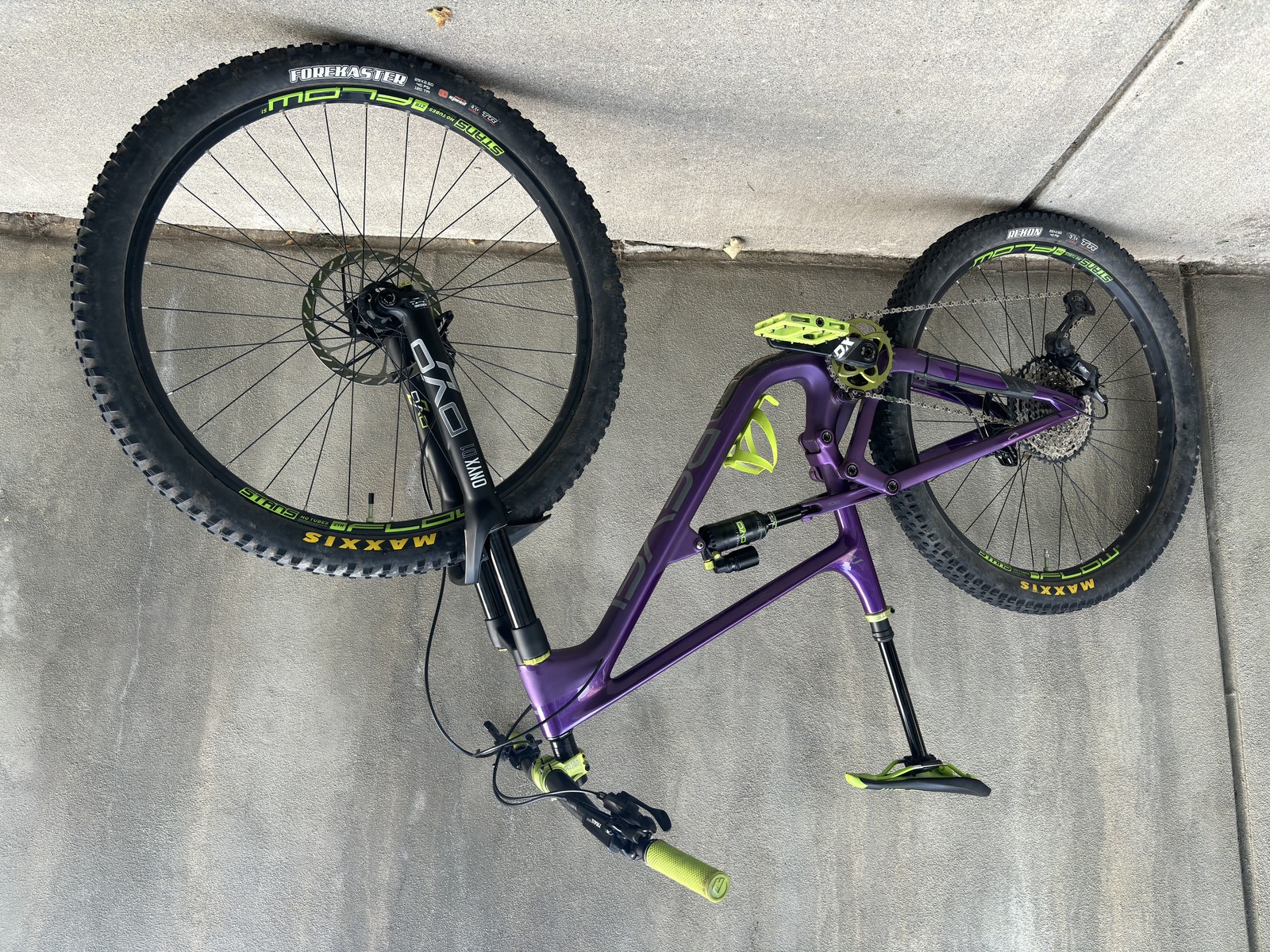 Revel Rascal "The Night Owl" - eicca's Bike Check - Vital MTB