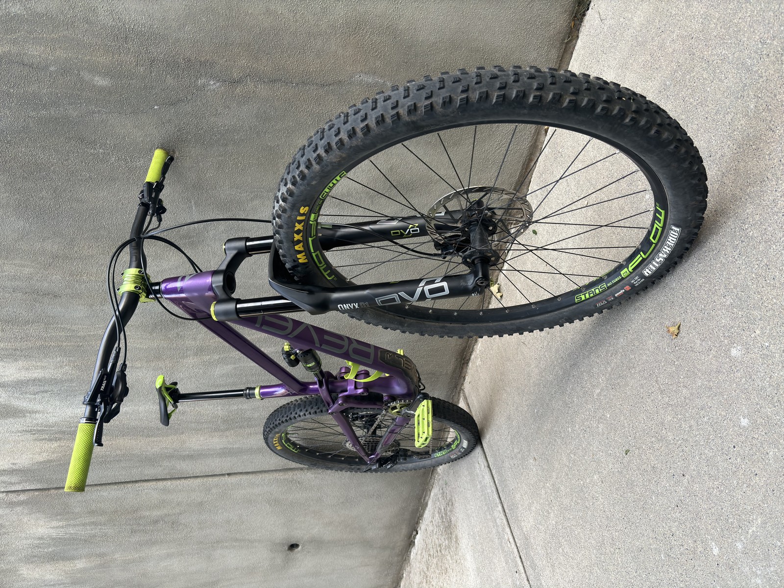 Revel Rascal "The Night Owl" - eicca's Bike Check - Vital MTB