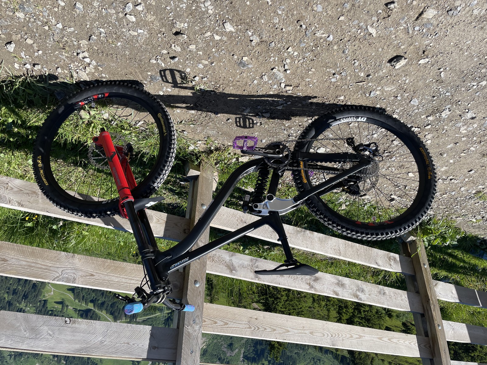 Airdrop Slacker Bike Park Killer! - Charlos's Bike Check - Vital MTB