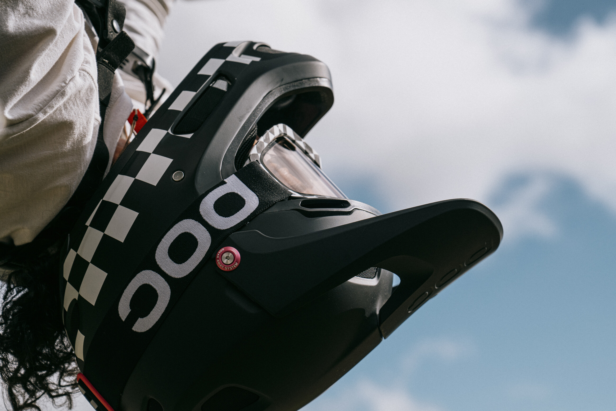 POC Drops Robin Goomes Signature Coron Air Helmet and Ora Goggle ...