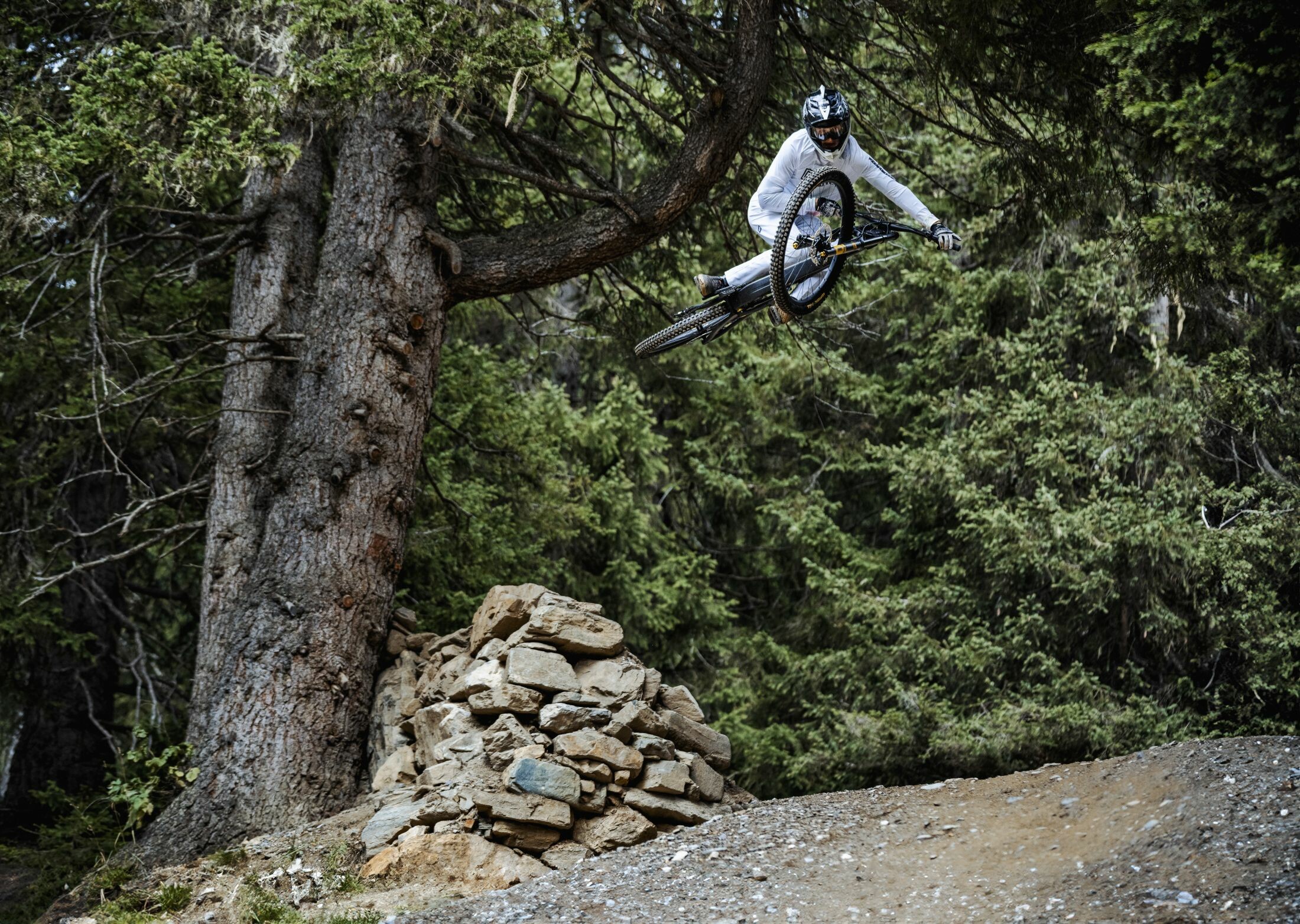 Propain Introduces the RAGE 3 R CF - Mountain Bike Press Release ...