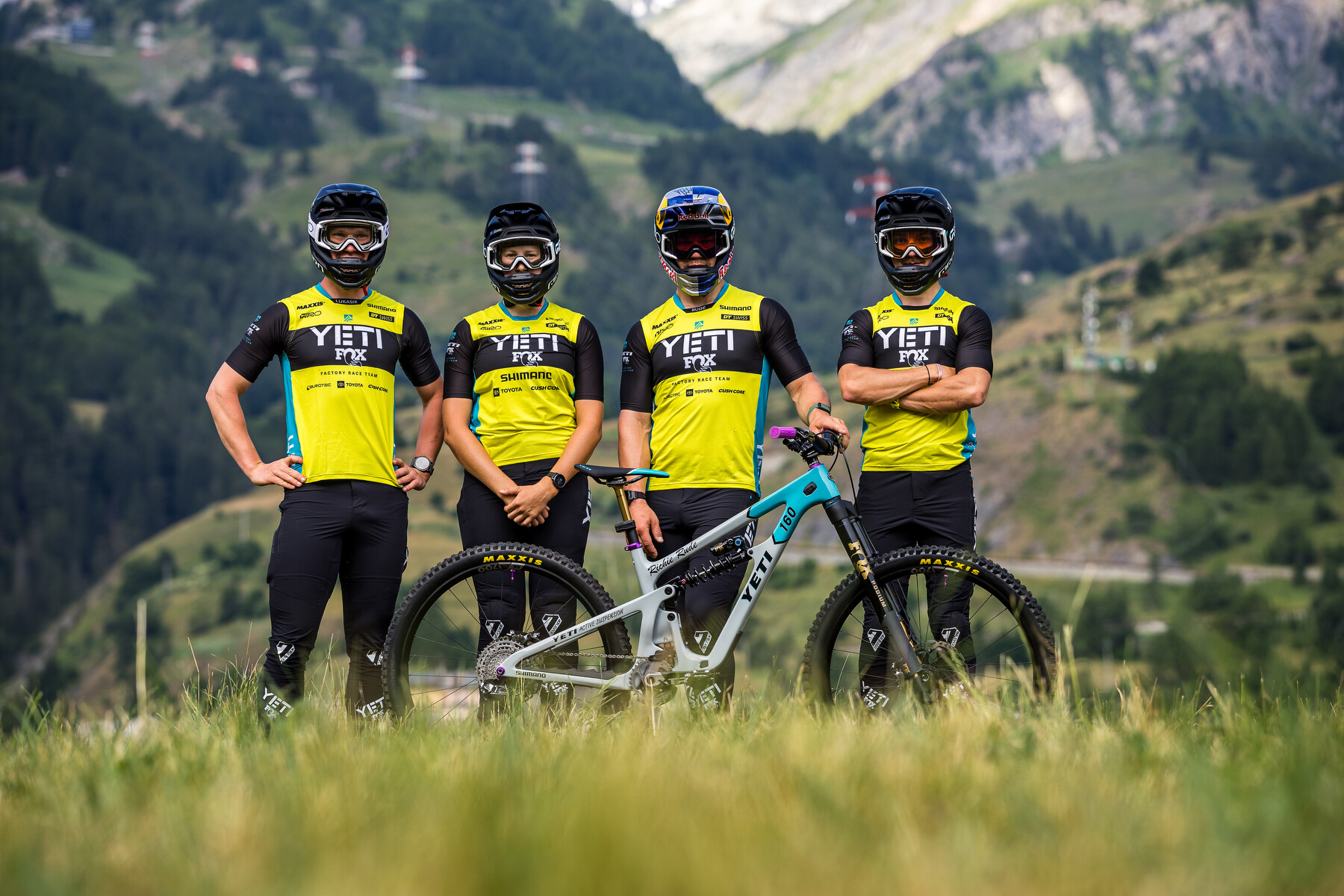 Yeti Goes All In With 40th Anniversary Team Issue SB160 - Mountain Bike ...