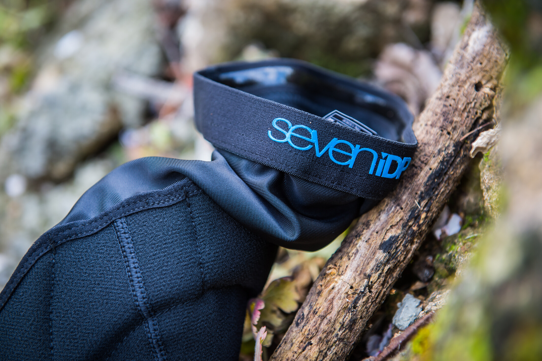 13 of the Best Lightweight Kneepads | Vital MTB Roundup - Mountain Bike ...