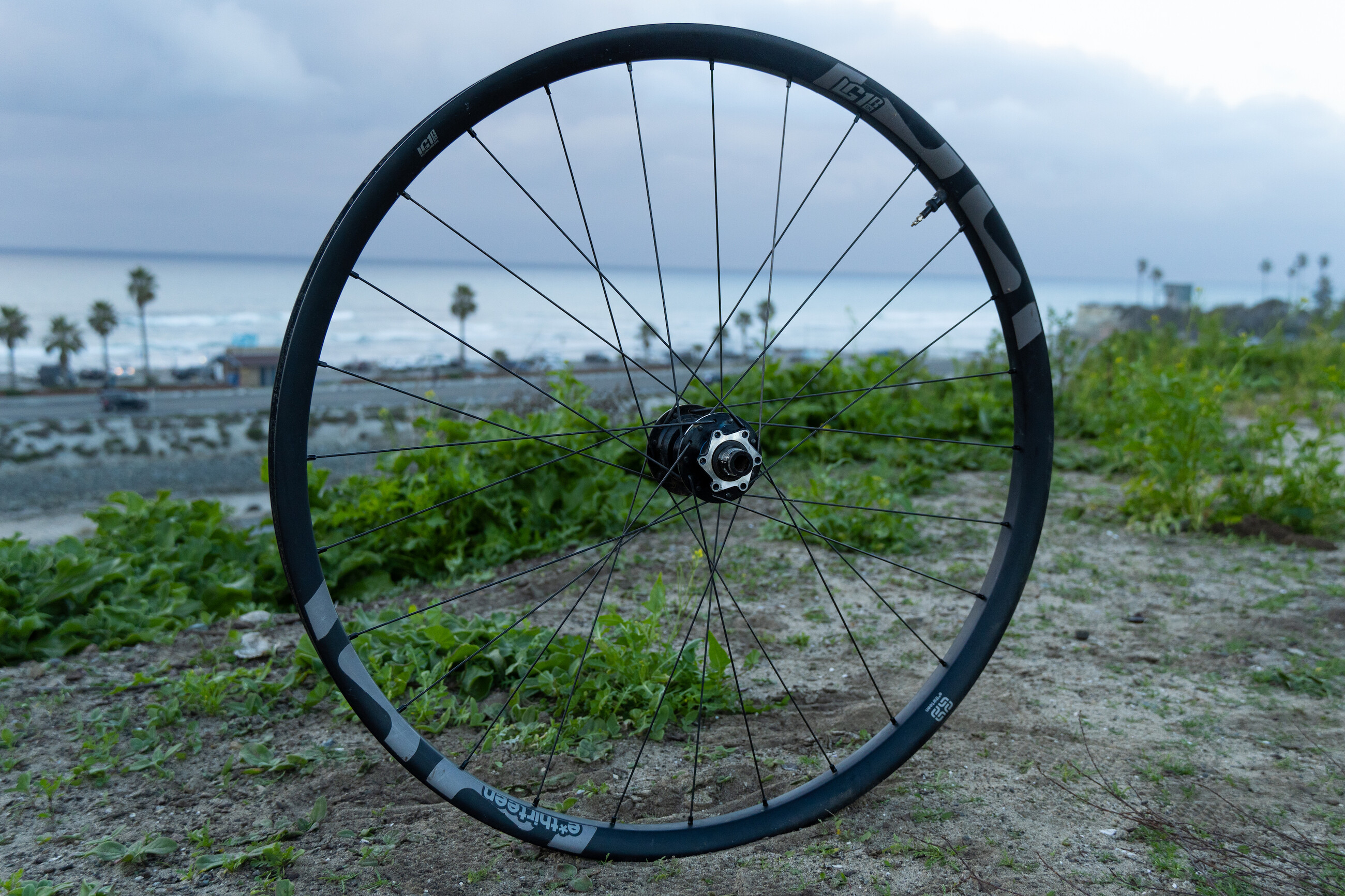 Head to Head: e*thirteen LG1 Carbon vs. Aluminum Enduro Wheels ...