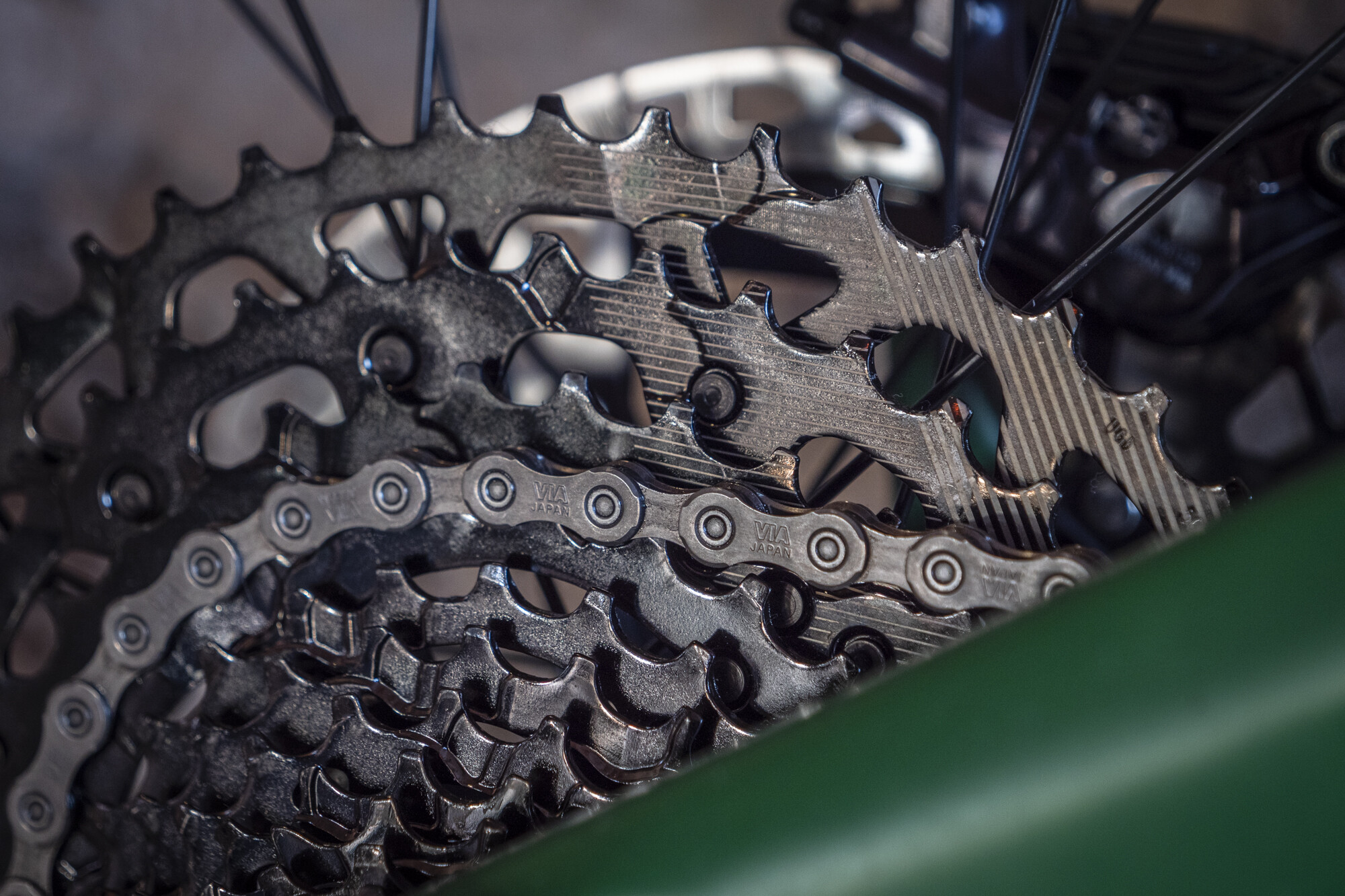 Automatic and Pedal-Free eMTB Shifting - Shimano's E-specific XT Di2 ...