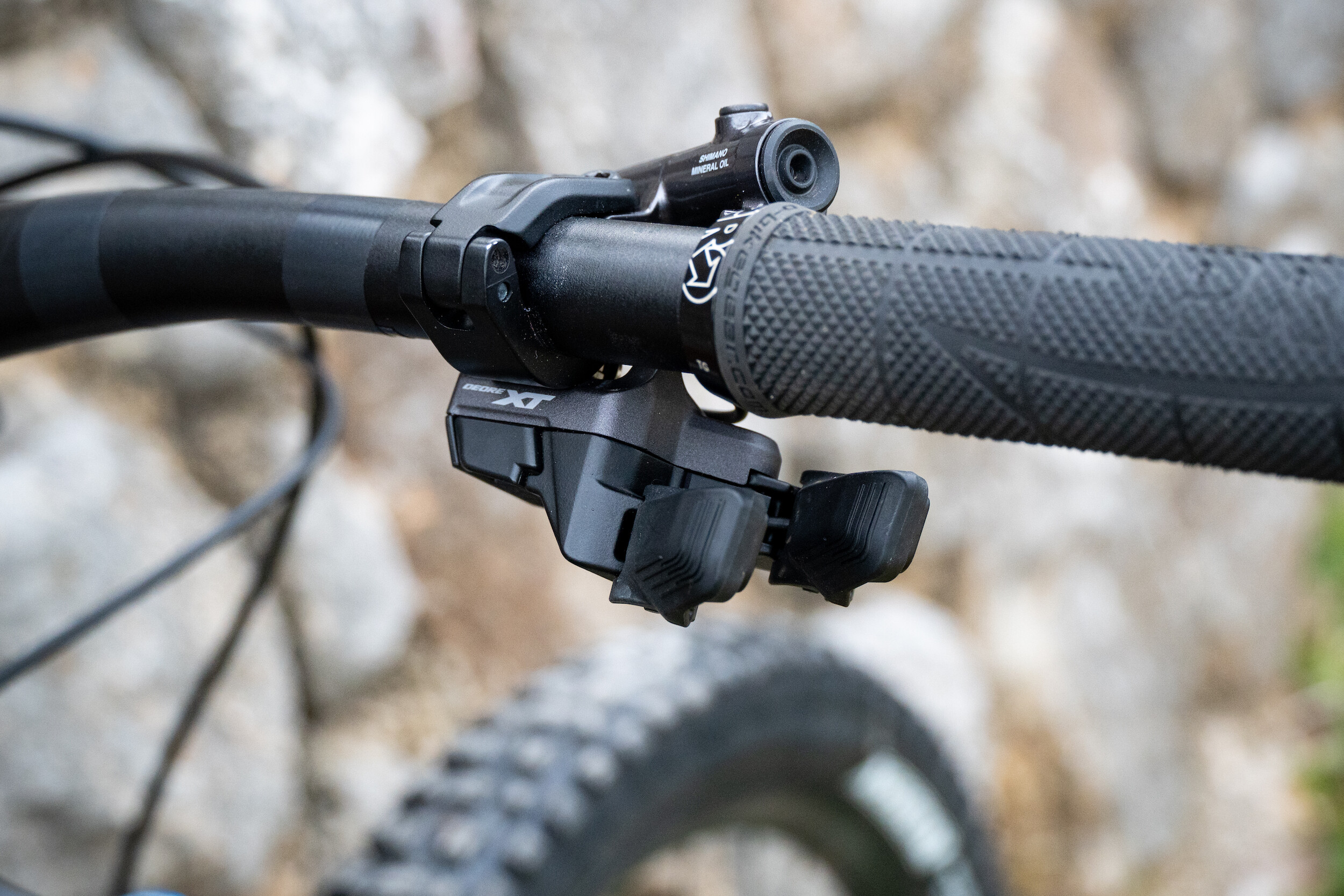 Automatic and Pedal-Free eMTB Shifting - Shimano's E-specific XT Di2 ...