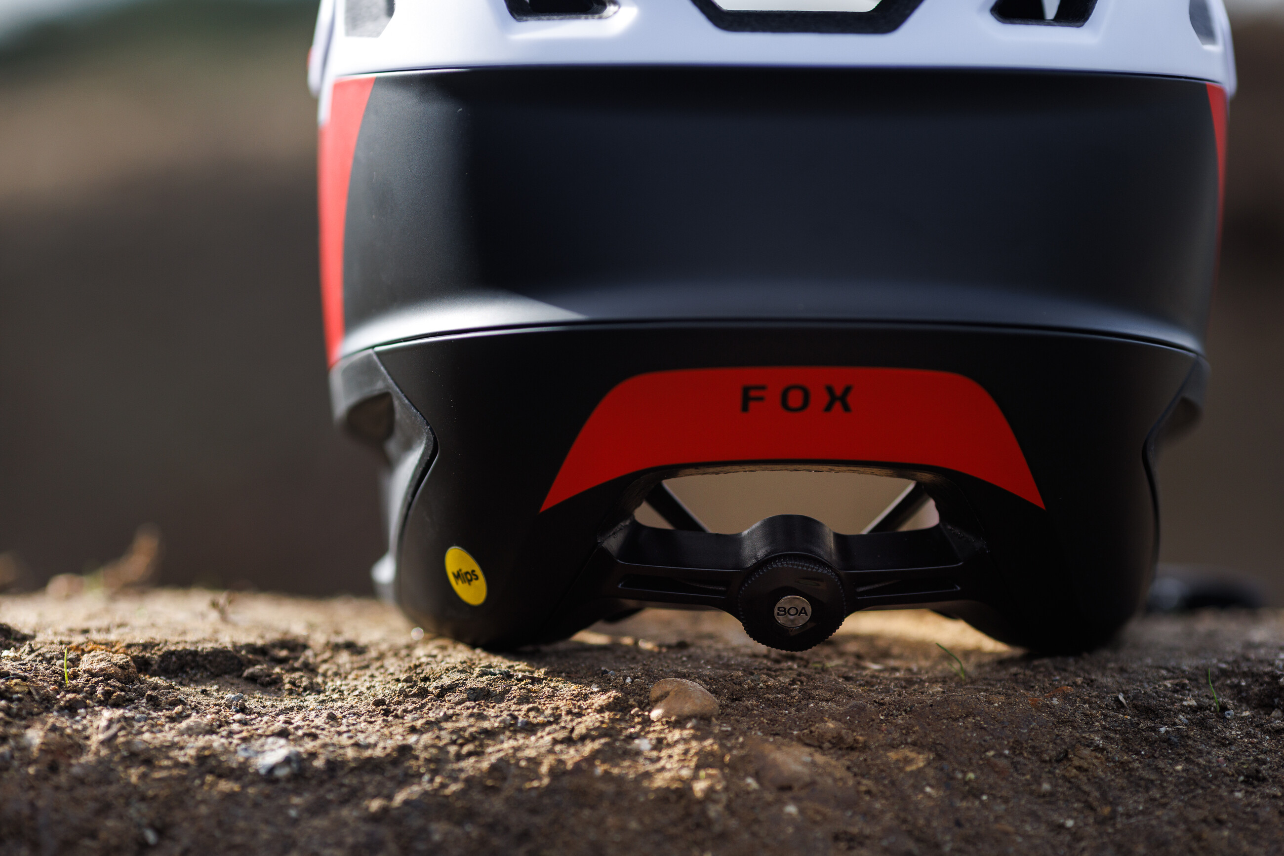 First Look - 2024 Fox Dropframe 3/4 Enduro Helmet - Mountain Bike ...