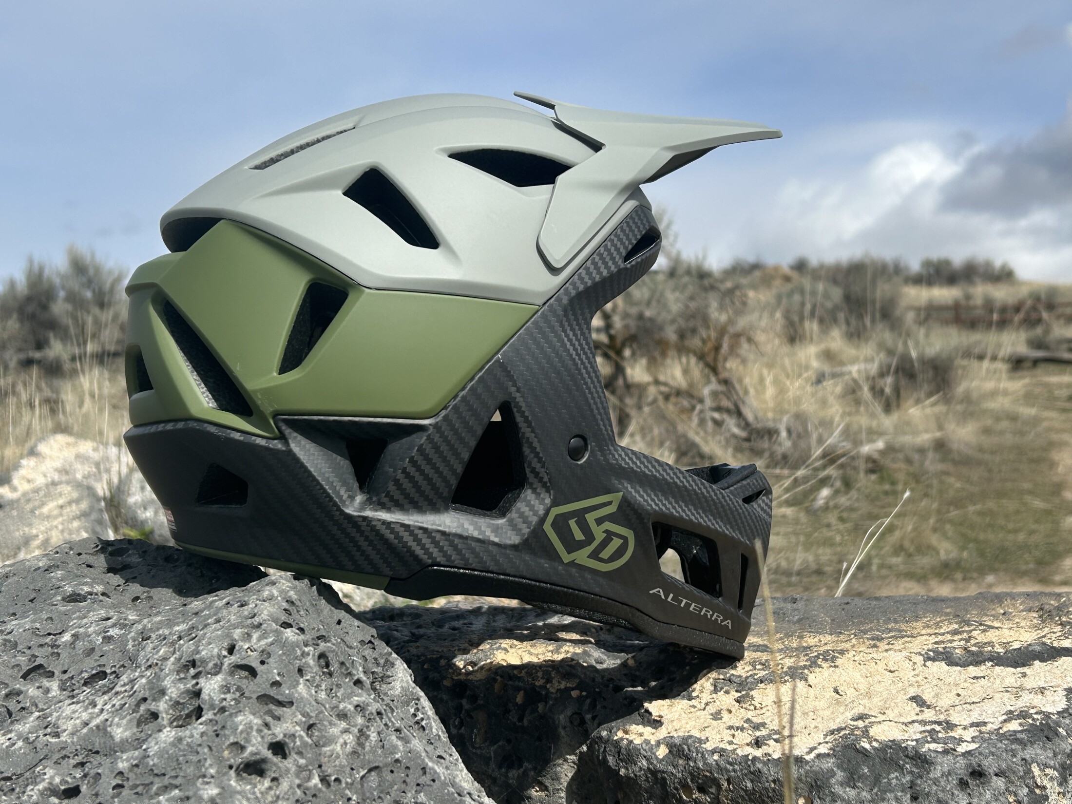 6D Helmets Enters the Lightweight Full-Face Game with Alterra - FIRST ...